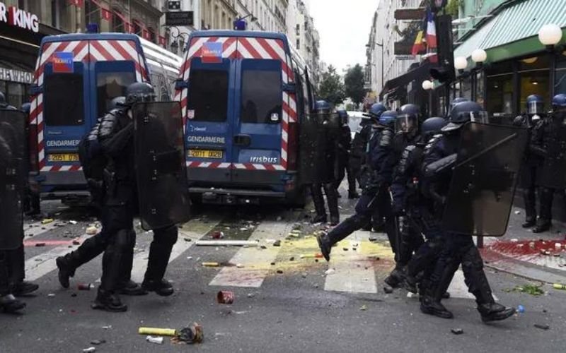Violence: la France secouée par l'attaque au véhicule-bélier contre la ...