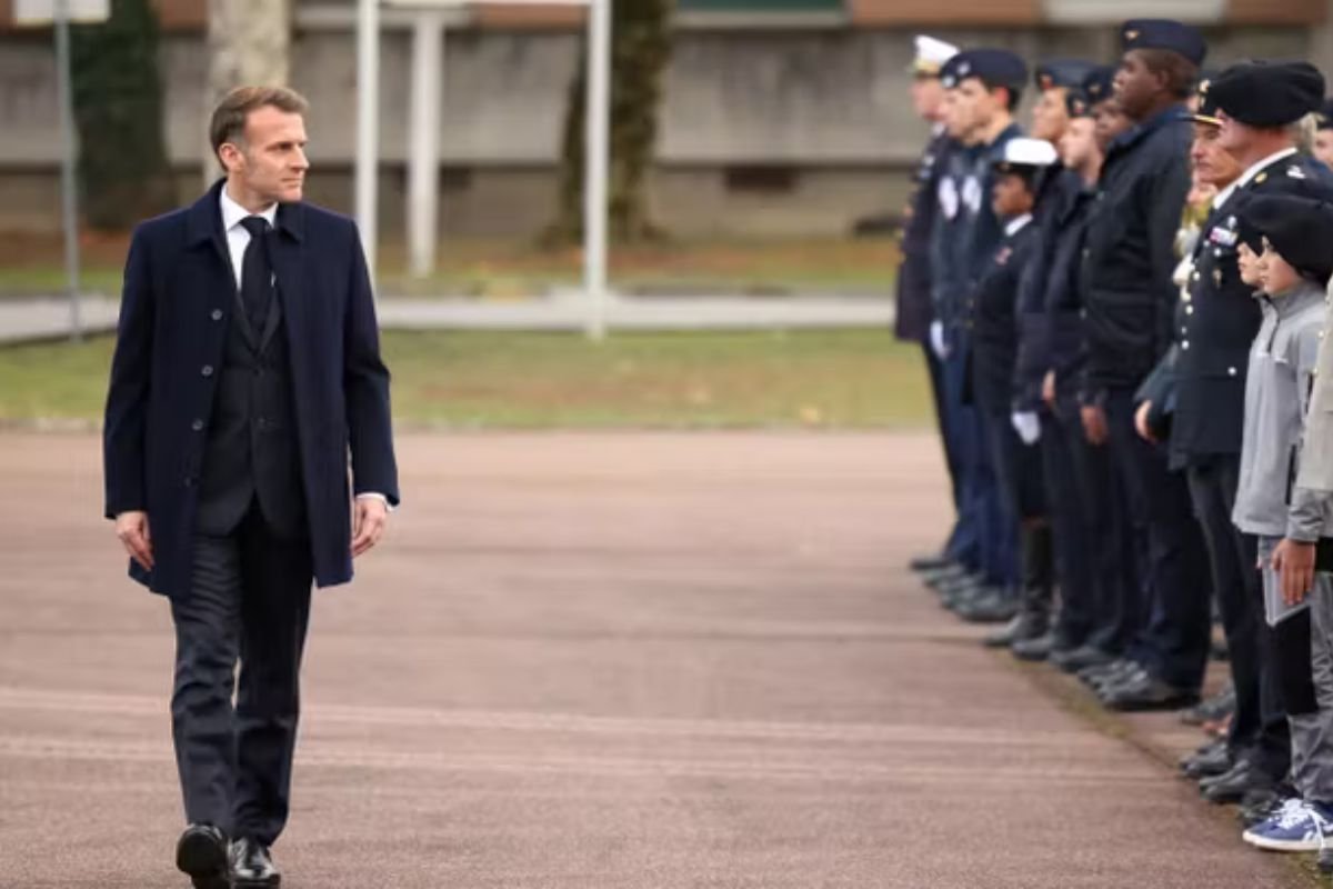 France : Emmanuel Macron annonce un nouveau service national militaire ...